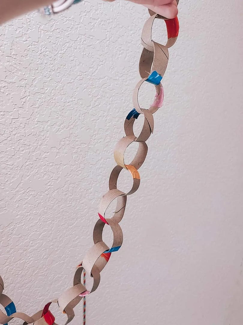 Paper Chain Countdown | SamBam in Mamaland