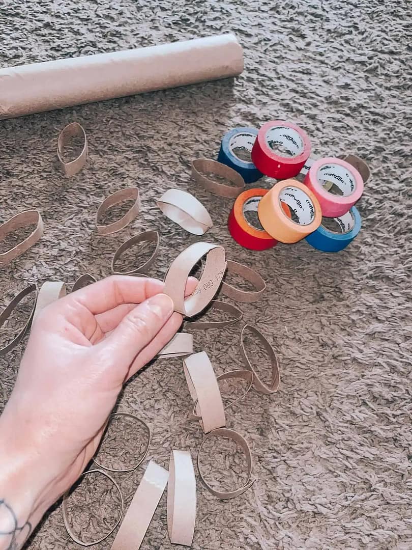 Paper Chain Countdown | SamBam in Mamaland