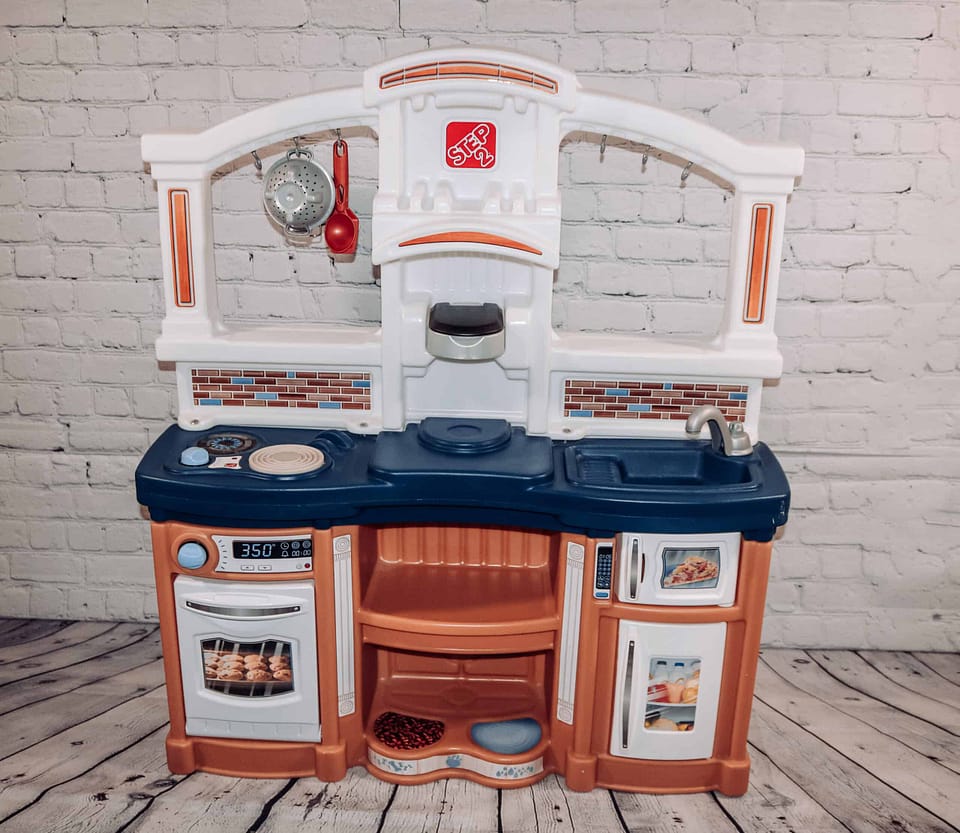 Step2 Cute Play Kitchen Toy Review | SamBam in Mamaland